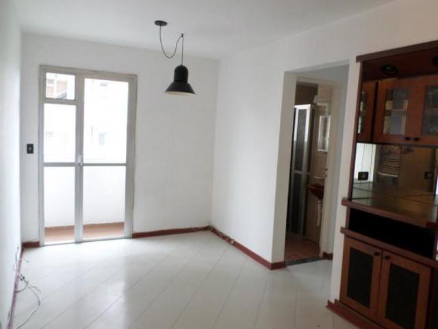Apartamento à Venda, 2 Quartos, Reformado, com Lazer e Clube, no Cond. Marajoara