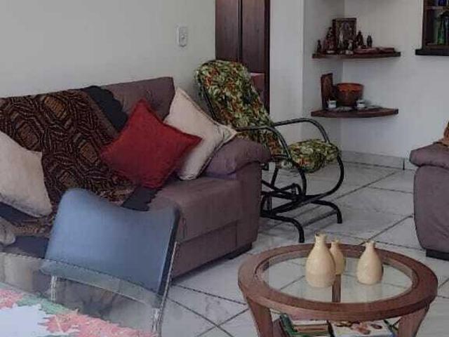 Apartamento reformado à Venda 2 quartos, sendo 1 suíte no Edifício Regina no Setor Olegário Pinto em