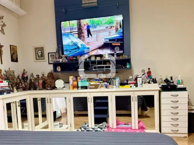 Apartamento à Venda, 300 m², 4 Suítes, 4 Vagas, Piscina e Churrasqueira Privativas por R$3.000.000