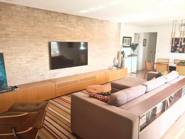 Apartamento à venda, 3 dormitórios, 1 suíte, 3 vagas de garagem, 135 área últil. Bairro Jardim Vila