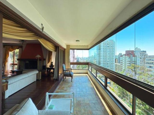 Apartamento à venda 3 dormitórios, sendo 1 suíte master, um por andar, 237m², sacada, com 4 vagas de