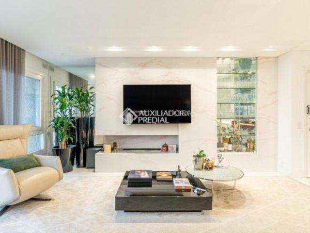 Apartamento à venda 3 dorms, 3 suítes, 3 vagas Excelente localização em Auxiliadora, Porto Alegr