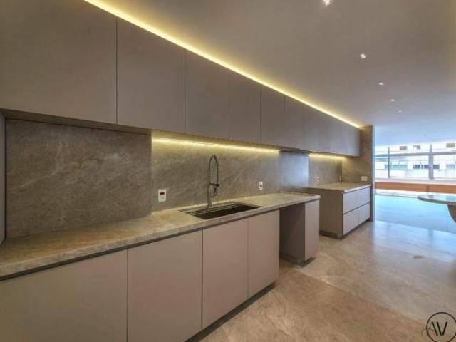 Apartamento à venda, 3 quartos, 3 suítes, 2 vagas, Asa Sul Brasília/DF