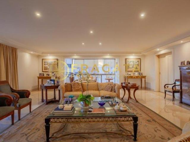 Apartamento a venda 420m², com 4 suítes e 5 vagas em Higienópolis/SP