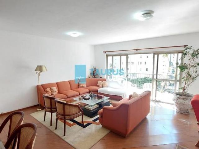 Apartamento à venda, 4 dormitórios, 2 Vagas, 158m², Moema