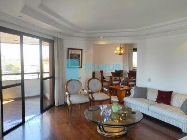 Apartamento á venda, 4 dormitórios, 2 suítes, 4 vagas, 227 m², Moema