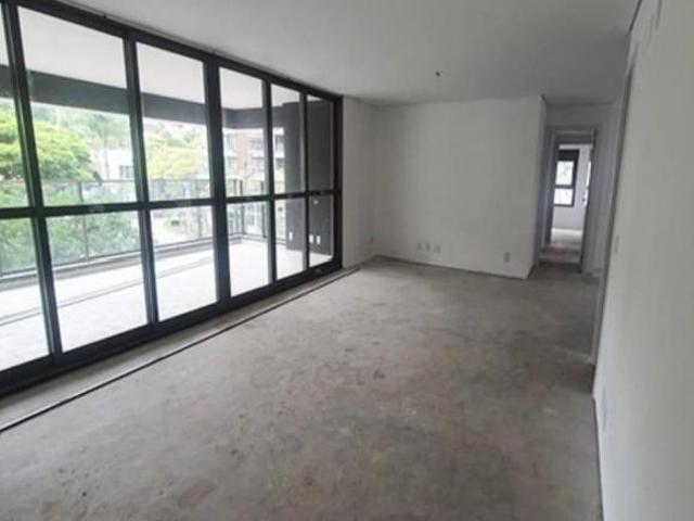 Apartamento à venda, 4 suítes, sala de jantar, sala de visitas e sala de TV. Cozinha americana integ