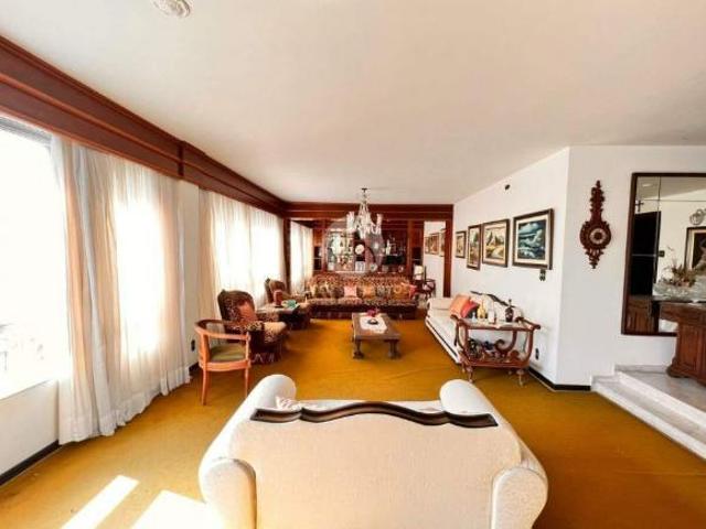 Apartamento à venda, 4 quartos sendo 2 suítes, 2 vagas no Boqueirão