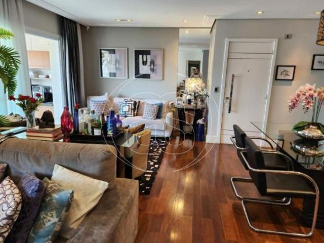 APARTAMENTO À VENDA