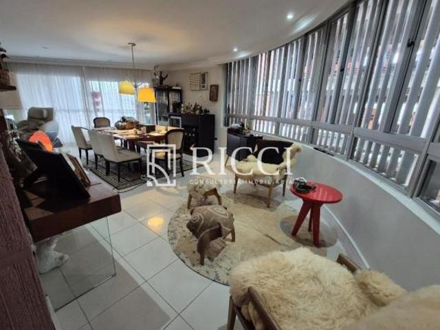 Apartamento à Venda 500 m da Praia no Gonzaga