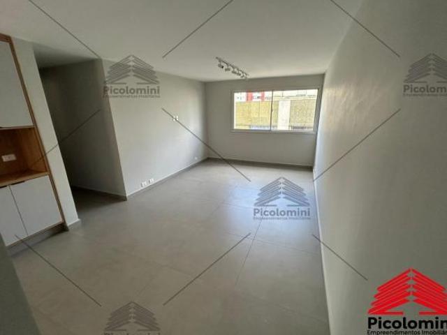 Apartamento à venda 500 metros da Av. Paulista: 3 quartos, 1 suíte, cozinha com geladeira, coktoop