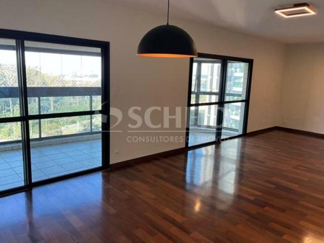Apartamento à vendano Villaggio Panamby, 160 m². 4 quartos 3 suítes, 3 vagas