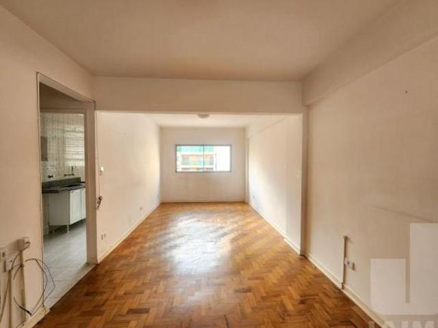 Apartamento a 10 minutos do Metrô, 1 dormitório, 43 m2 bem distribuídos Santa Cecília