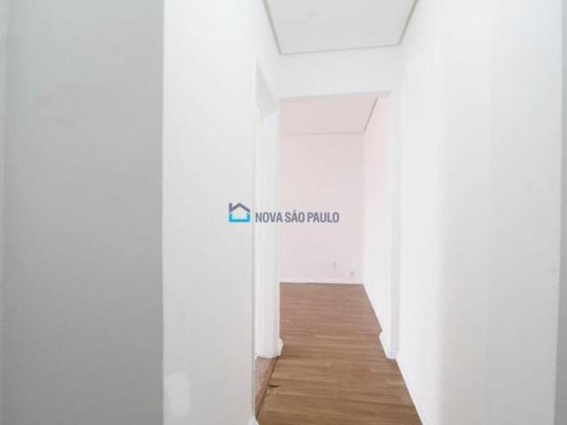 Apartamento a 28 m do metro Saúde