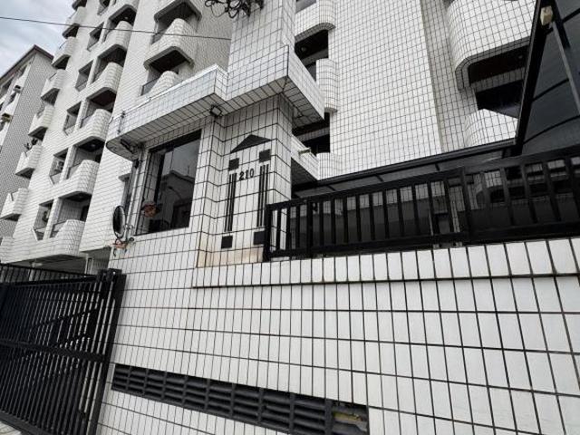 Apartamento a 200 metros do mar no Canto do Forte SP
