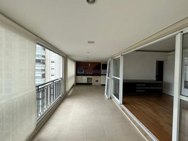 Apartamento a 300m da Estação de Metrô Santos Imigrantes
