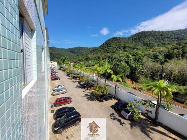 Apartamento a 500m da praia do sapê,com suíte e serviço de praia exclusivo