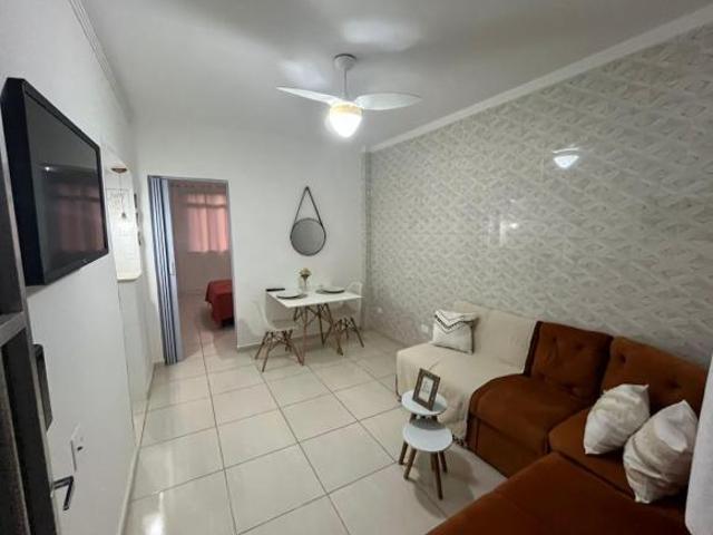 Apartamento á 50 metros da praia, na Guilhermina, vem conferir!
