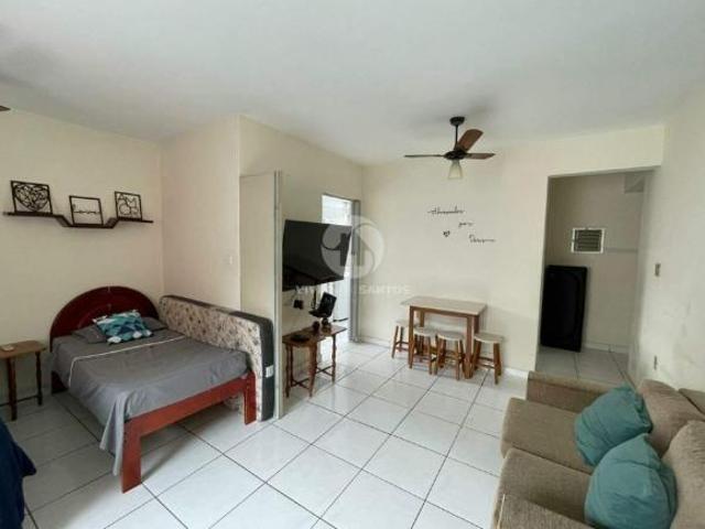 Apartamento a 50 metros da praia no Embaré !