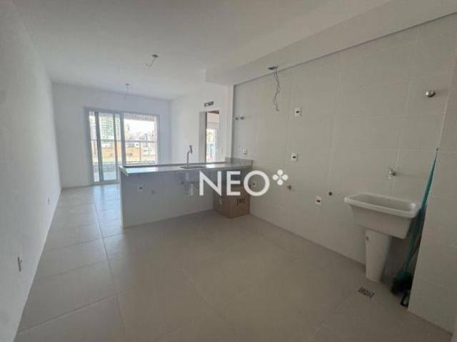 Apartamento aconchegante com varanda em localização privilegiada Apto com 2 dormitórios à venda, 6