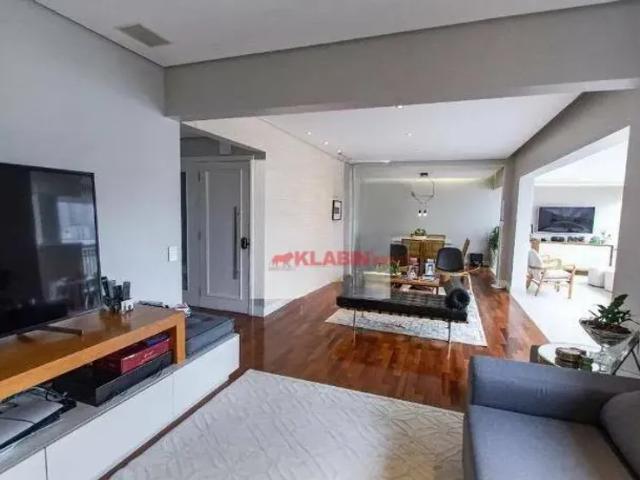 Apartamento aconchegante com 3 suítes e 4 vagas