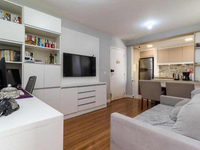 Apartamento aconchegante na Dr. Campos Velho | 2 dormitórios com vaga de garagem