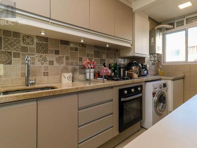 Apartamento aconchegante na Dr. Campos Velho | 2 dormitórios com vaga de garagem