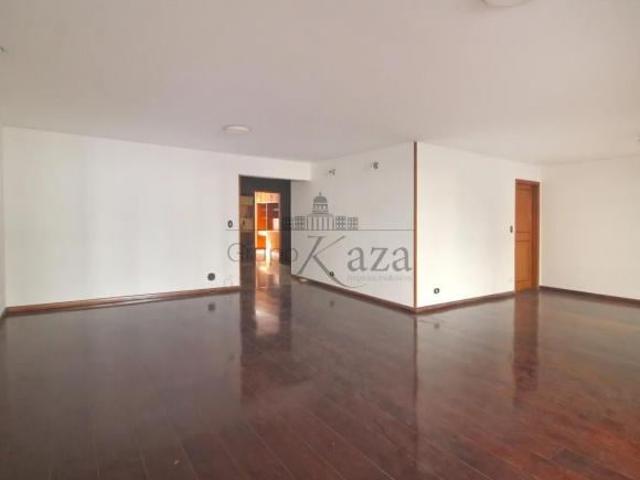 Apartamento Aclimação 4 Dormitórios 241m²