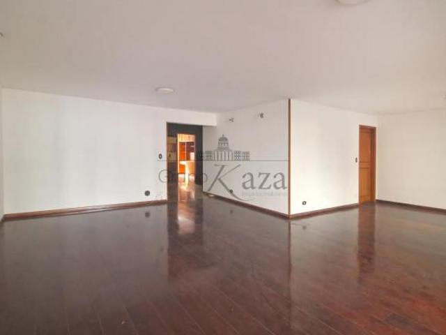 Apartamento Aclimação 4 Dormitórios 241m²
