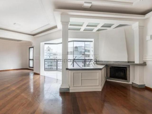 Apartamento Aclimação 3 Dormitórios 177m²