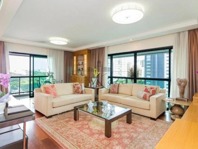 Apartamento Aclimação 3 Dormitórios 200m²