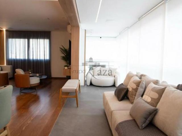 Apartamento Aclimação 3 Dormitórios 234m²