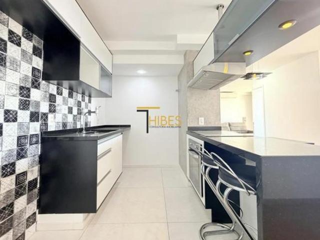 Apartamento água verde, decorado, ensolarado, andar alto, 2 dorm. sendo 1 suíte, 63 m² priv. 1 vaga