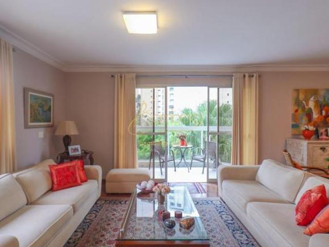 Apartamento ao lado da Graded School com 3 dormitórios e 3 vagas