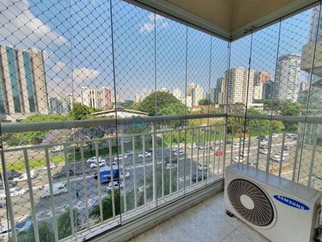 Apartamento ao lado do Parque Ibirapuera, sol da manhã, andar mediano com vaga de garagem!