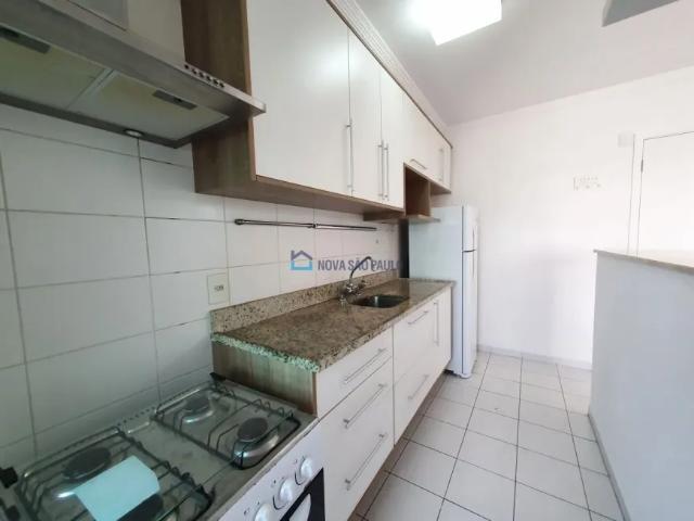 Apartamento ao lado do Parque Ibirapuera, sol da manhã, andar mediano com vaga de garagem!