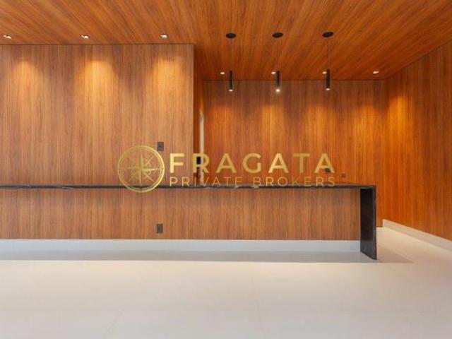 Apartamento altíssimo padrão, andar alto, varanda, vista livre e 4 vagas no Jardim América