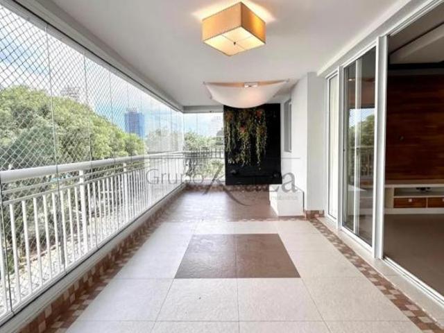 Apartamento Alto da Boa Vista 4 Dormitórios 135m²