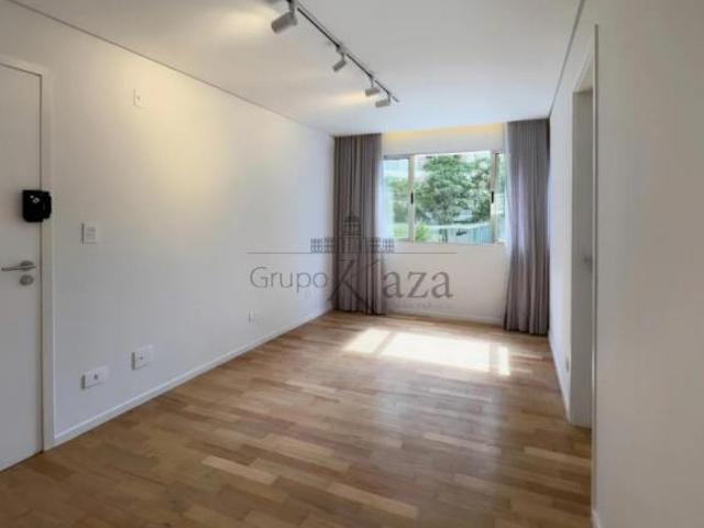 Apartamento Alto da Lapa 2 Dormitórios 55m²