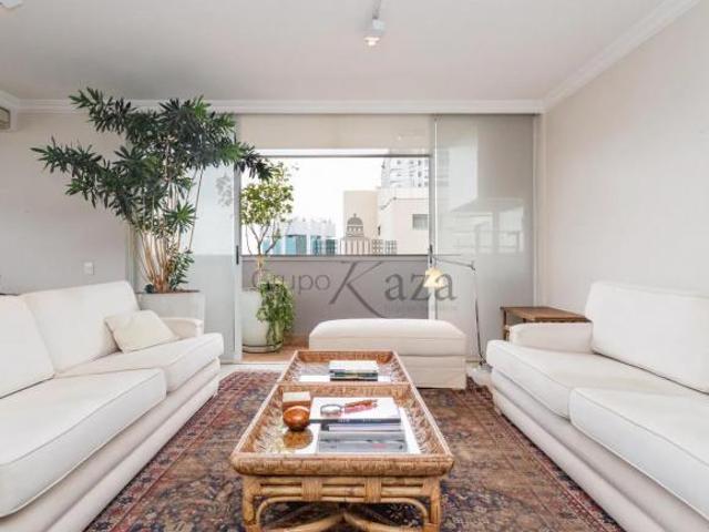 Apartamento Alto de Pinheiros 3 Dormitórios 170m²