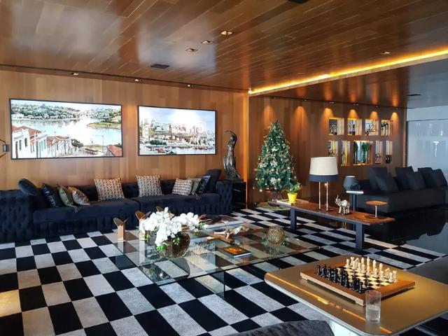 Apartamento alto luxo, 4 suítes, 5 vagas, suíte master no Corredor da Vitória, finamente decorado. A