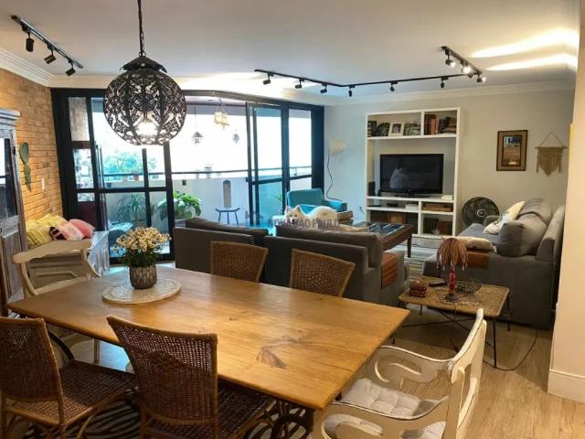 Apartamento alto padrão, 149m², 4 dormitórios, 2 vagas, Moema!