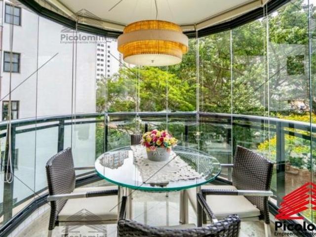 Apartamento alto padrão,182 m²,03 suítes,3 salas integradas à varanda gourmet,cozinha palnejada,copa