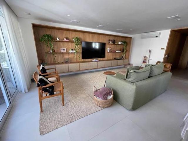 Apartamento Alto Padrão 215m² | 3 Suítes | 2 Vagas | Reformado | Jardins
