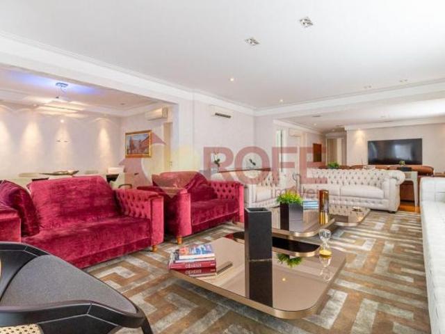 Apartamento Alto Padrão / 304m² / 4 Suítes / 4 Vagas / Lazer Completo