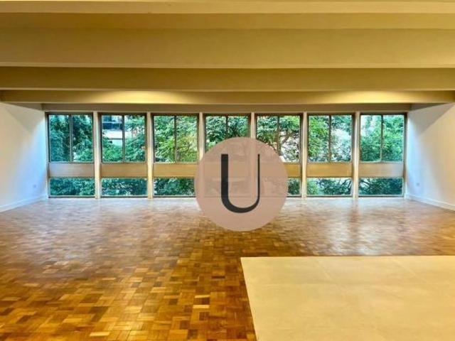 Apartamento Alto Padrão 337m² em Higienópolis: Totalmente Reformado, 3 Suítes, 2 vagas e Living com