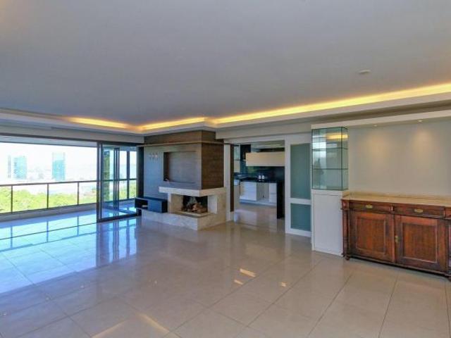 Apartamento alto padrão, 3 suítes, 3 vagas garagem, depósito, bairro Cristal