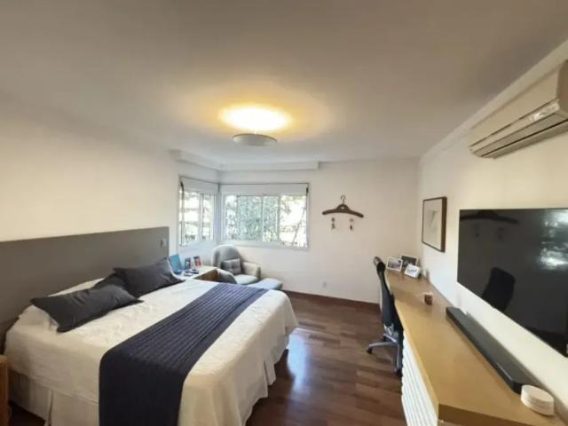 Apartamento Alto Padrão à Venda na Chácara Santo Antônio – 241m², 4 Suítes, 4 Vagas, Mobiliado