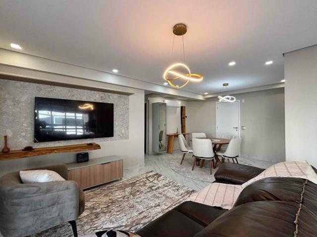 Apartamento alto padrão à venda nas Pitangueiras no Guarujá, SP | QVista Inte.