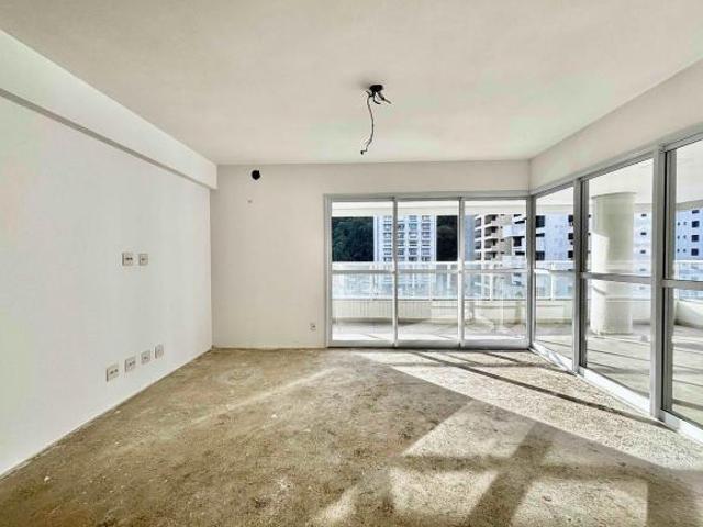 Apartamento alto padrão à venda nas Pitangueiras no Guarujá, SP | QVista Inte.